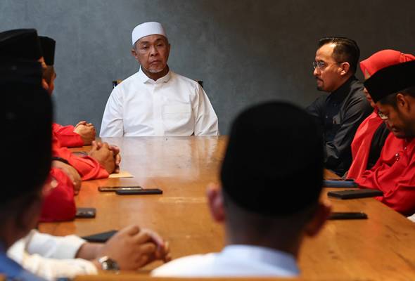 Presiden UMNO adakan pertemuan tertutup bersama 14 ketua bahagian di ...
