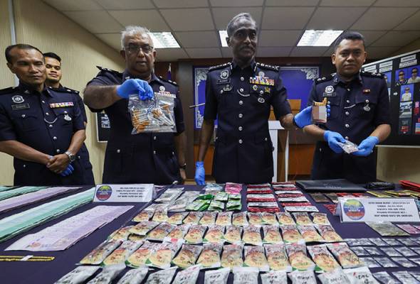 Polis tumpaskan 'one stop centre' dadah di Johor | Astro Awani