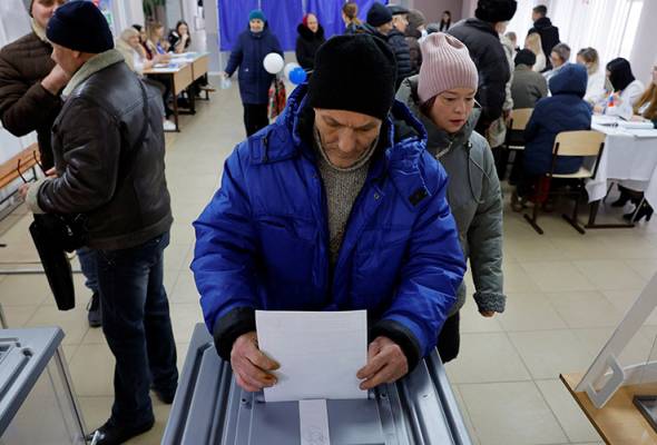 Putin on brink of six more years in power as Russians vote | AWANI ...