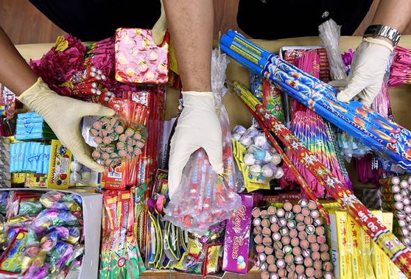 11 kes rampasan mercun, bunga api tanpa permit bernilai RM38,600 di ...