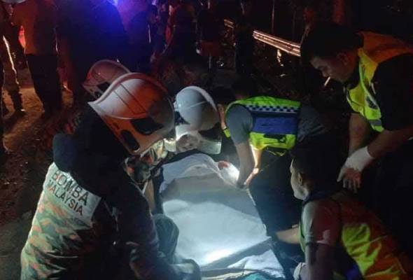 Suami isteri maut nahas dua kenderaan | Astro Awani