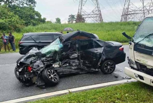 Pemandu wanita maut nahas tiga kenderaan | Astro Awani