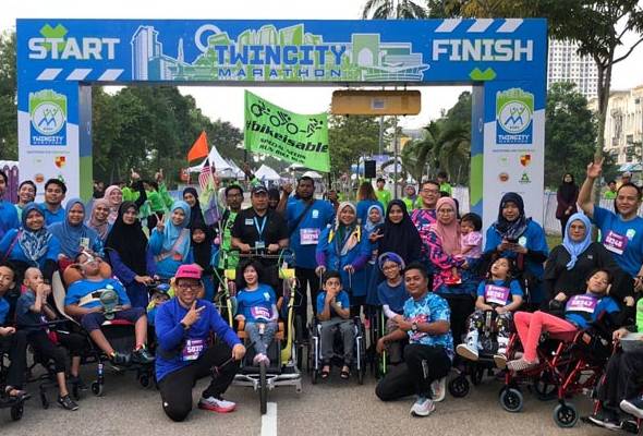 Twincity Marathon rai golongan OKU | Astro Awani