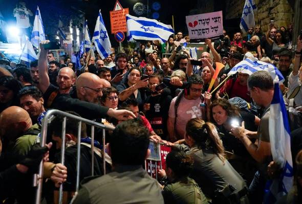Ribuan rakyat Israel tunjuk perasaan gesa Netanyahu disingkir, bebaskan ...