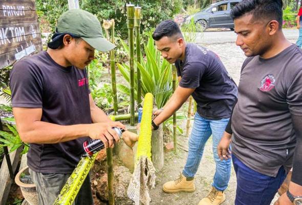 Aidilfitri: Panjut batik sebagai kelainan, usaha hidupkan tradisi ...