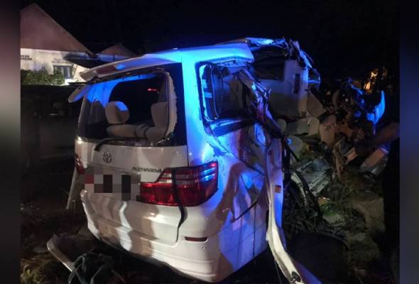 Dua beranak maut nahas di Bandar Baharu | Astro Awani