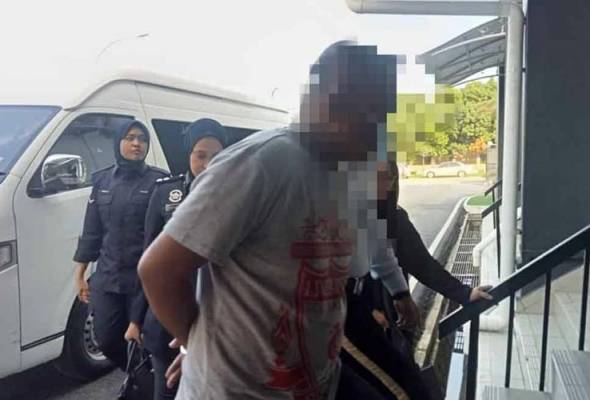 Pemandu bas rempuh 11 kenderaan direman empat hari | Astro Awani