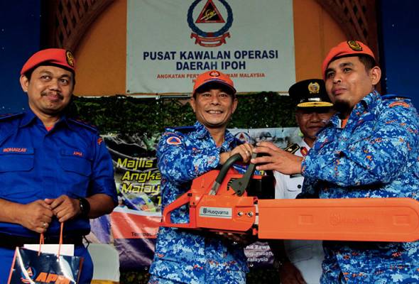 Op Prihatin: 144 pegawai, anggota APM ronda seluruh Perak | Astro Awani