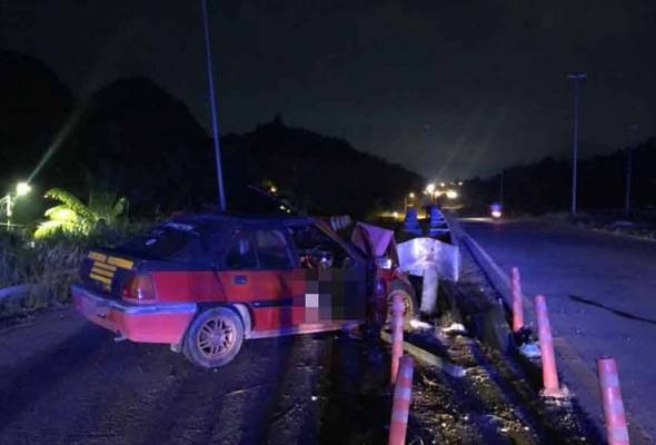 Warga emas maut langgar penghadang besi di Gua Musang | Astro Awani