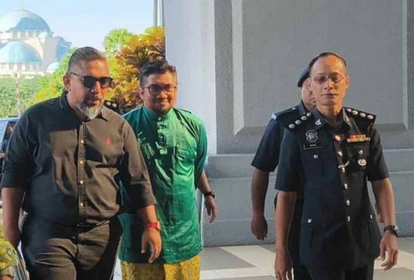 Che'gu Bard mengaku tidak bersalah dua pertuduhan | Astro Awani