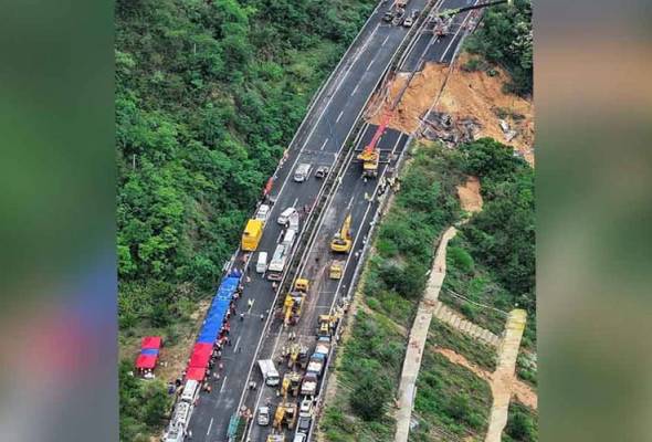 Road collapse in southern China kills 36, reports state media | AWANI ...