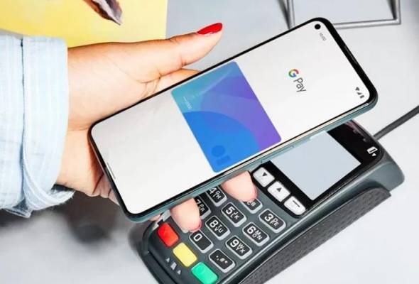Kini anda boleh tambah kad Maybank pada Google Wallet | Astro Awani