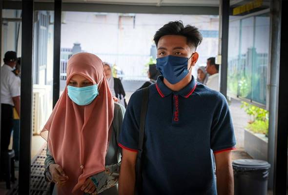 Pasangan kekasih abaikan bayi tukar pengakuan kepada tidak bersalah | Astro Awani