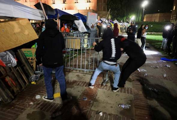 Clashes erupt on UCLA campus between pro-Palestinian supporters and ...