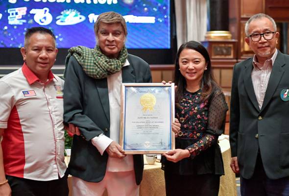 P S Nathan umum lepaskan jawatan Presiden MTBC selepas 50 tahun | Astro ...