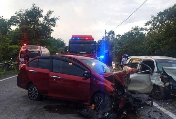 Tiga maut dalam nahas jalan raya di Jerantut | Astro Awani
