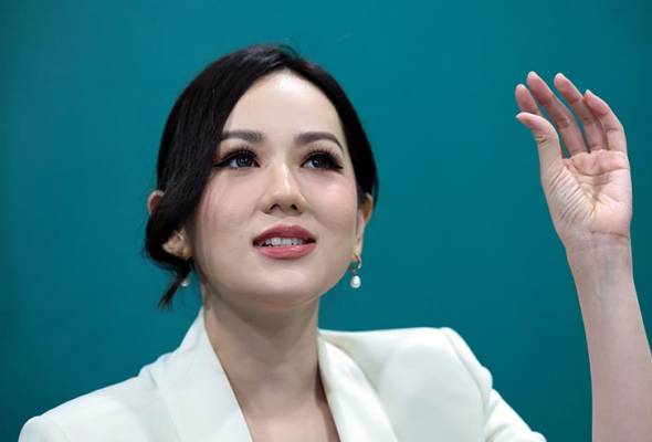 Sophia Albarakbah idam watak lasak, babak penuh aksi | Astro Awani