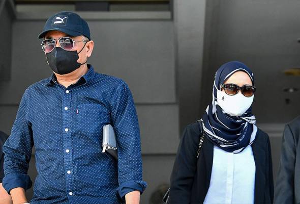 Suami isteri didakwa palsukan borang JPPH | Astro Awani