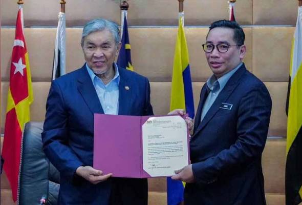 Zainal Azni dilantik Ketua Pengarah RISDA ke-17 | Astro Awani