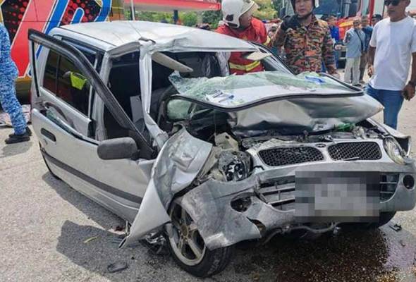 Pasangan warga emas maut kereta dinaiki bertembung bas ekspres | Astro Awani