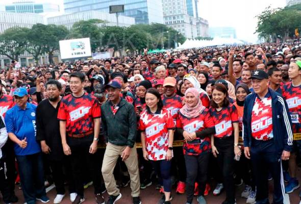 10,000 sertai Community Safety Run PDRM | Astro Awani