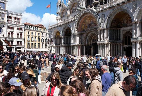 Venice kekalkan caj masuk lebih tinggi pada waktu puncak | Astro Awani