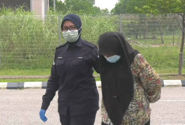 Suri rumah mengaku tidak bersalah aniaya anak tiri hingga cedera | Astro Awani