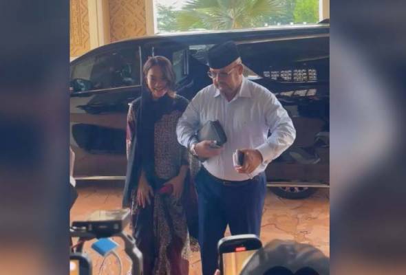 Harith Iskander, Dr Jezamine sah bercerai talak satu | Astro Awani