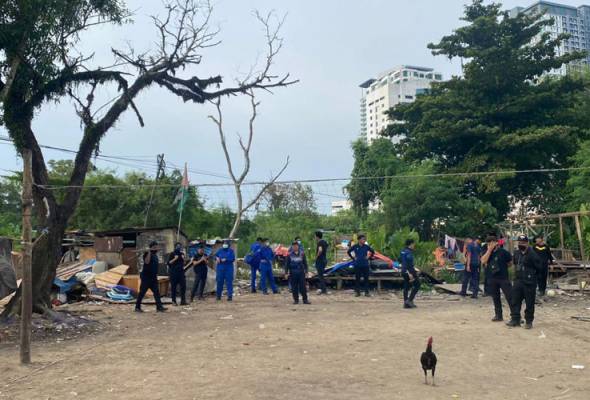 51 rumah setinggan dirobohkan, enam warga asing ditahan dalam operasi ...