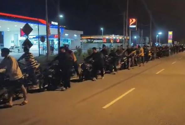 'Mat rempit' kena tolak motosikal, polis keluarkan 301 saman di Teluk ...