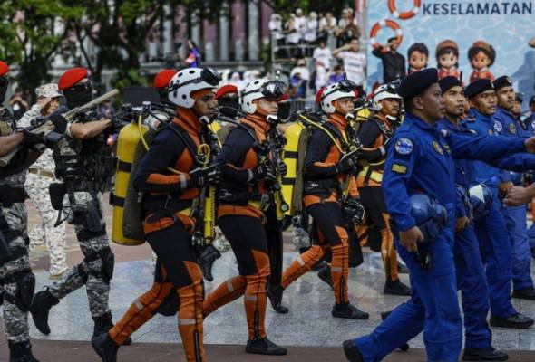 Hari Kebangsaan: APMM julung kali peraga enam variasi pakaian | Astro Awani