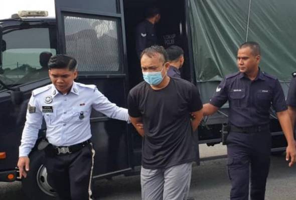 Pemandu treler rempuh rumah mengaku tidak bersalah ambil dadah | Astro Awani