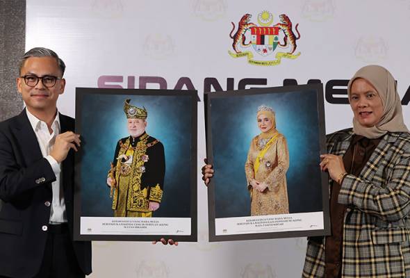 Potret rasmi Agong, Raja Permaisuri mula diedar esok | Astro Awani