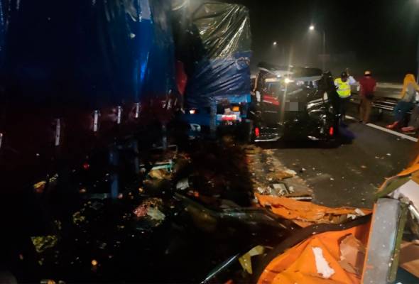 Pemandu treler maut, nahas lima kenderaan di PLUS arah utara | Astro Awani
