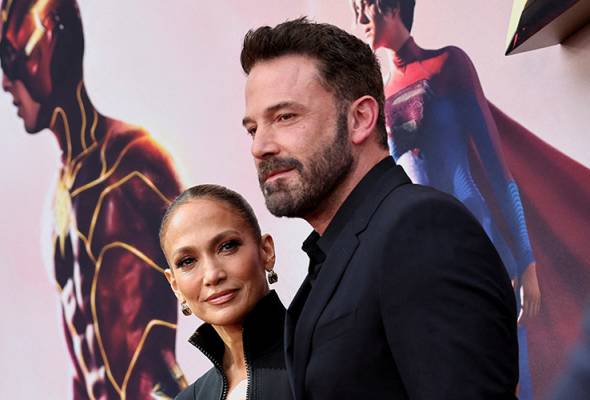 Jennifer Lopez fail perceraian ke atas Ben Affleck | Astro Awani