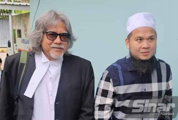 Mesej teks Ebit Lew berkaitan seks - Saksi | Astro Awani