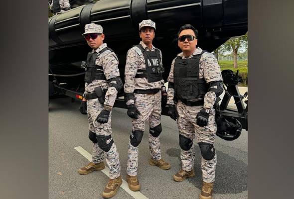 Tidak 'sado' tapi Nabil, Pak Azad dan Radin tampil segak beruniform ...