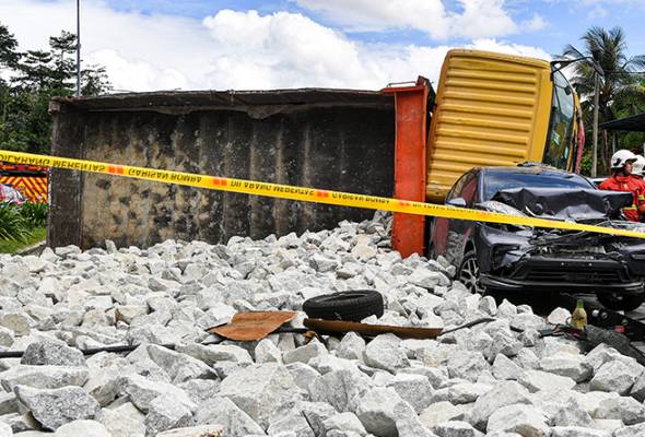 Kemalangan 10 kenderaan: Pemandu lori ditahan, positif dadah | Astro Awani