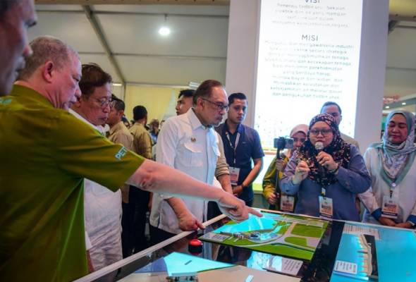 PM luluskan pembesaran Lapangan Terbang Miri | Astro Awani