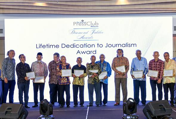 11 wartawan veteran Bernama terima Anugerah Wartawan Sepanjang Hayat ...
