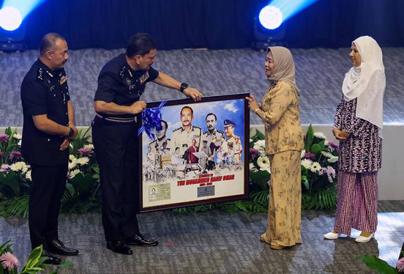 Tun Hanif Omar individu penting di sebalik penubuhan UTK - Meor | Astro ...