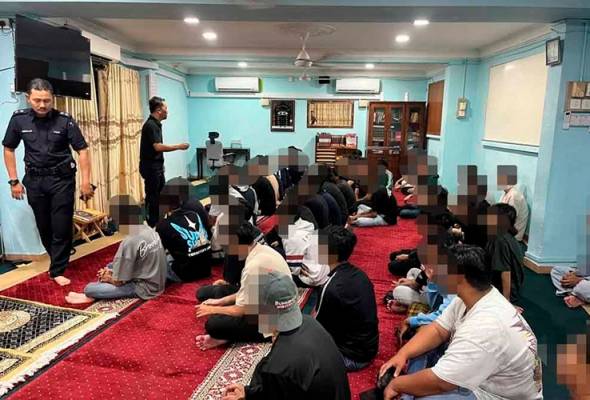 Polis tahan 152 mat rempit, bawa solat Subuh berjemaah, tazkirah ...