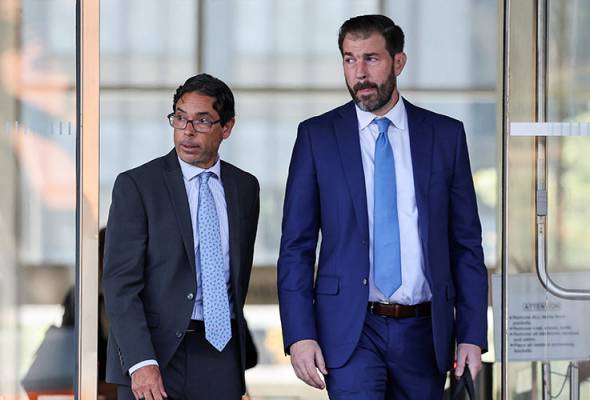 Doctor expected to plead guilty in death of 'Friends' star Matthew ...