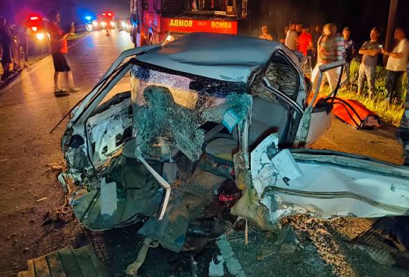 Tiga maut, dua parah dalam nahas tiga kenderaan di Lahad Datu | Astro Awani