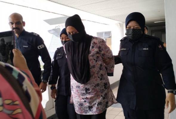 Hantaran jelik, bekas wartawan didakwa | Astro Awani