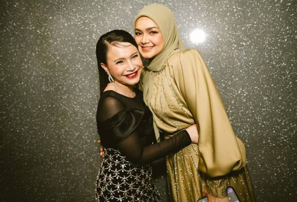 Siti Nurhaliza beri bayangan bakal buat ‘kejutan’ sempena 30 tahun dalam industri | Astro Awani