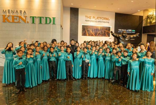 Les Chanteurs raih Emas dan Perak di pertandingan koir antarabangsa ...