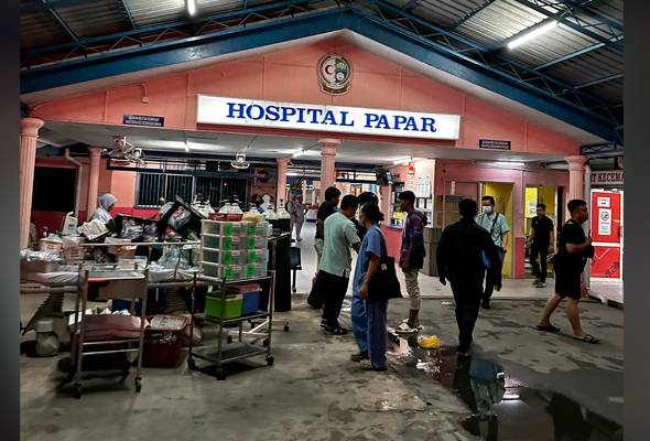 Stor farmasi Hospital Papar terbakar: 51 pesakit dipindahkan | Astro Awani