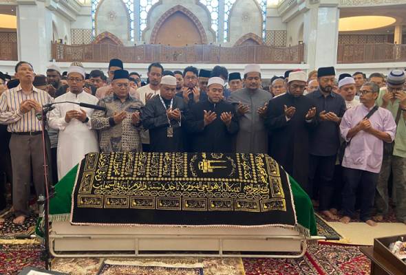 Mengenang Tun Daim: Jenazah Allahyarham selesai disolatkan lebih 500 ...
