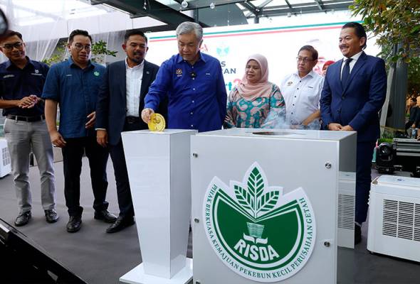 Ahmad Zahid rasmi RisSMart24, platform pasar produk usahawan bimbingan ...